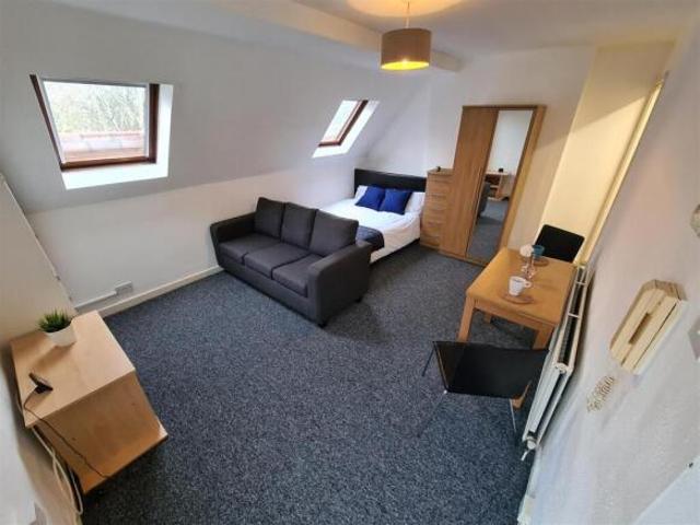 Studio flat for rent in Wilmslow Road, Fallowfield, Manchester, M14