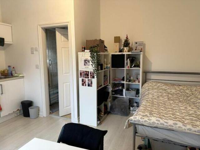Studio flat for rent in Wilmslow Road Withington £845PCM, M20