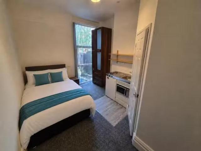 Studio flat for rent in Wood End Road, Erdington, Birmingham.