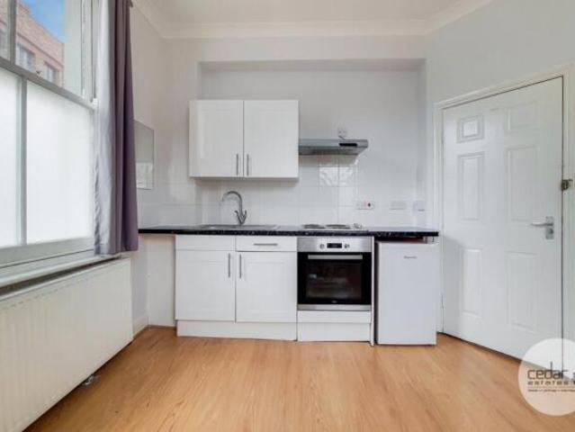 Studio flat for rent in Woodfield Road, Westbourne Park W9