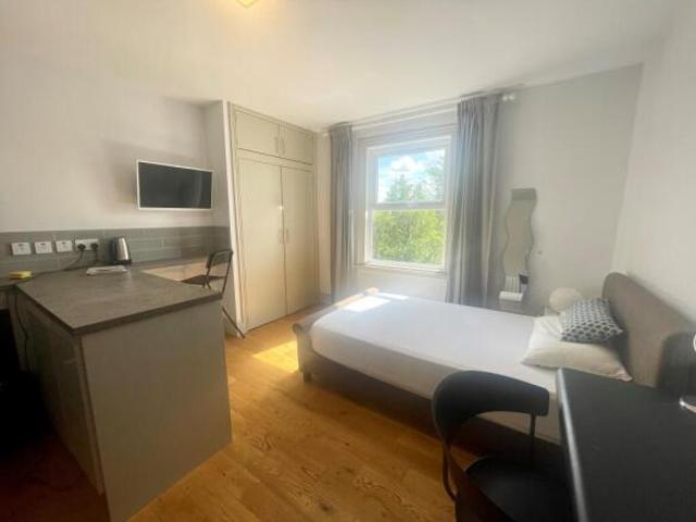 Studio flat for rent in Woodhurst Road, B13