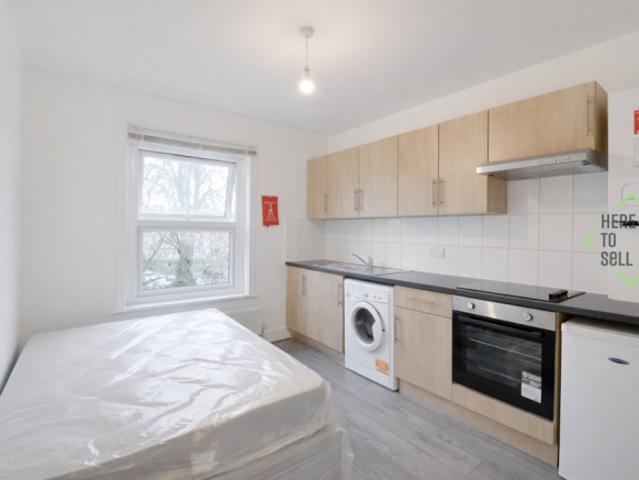 Studio flat for rent in Woodland Road, New Southgate, N11