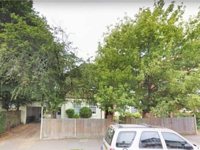 Studio flat for rent in Woodside Wimbledon London SW19