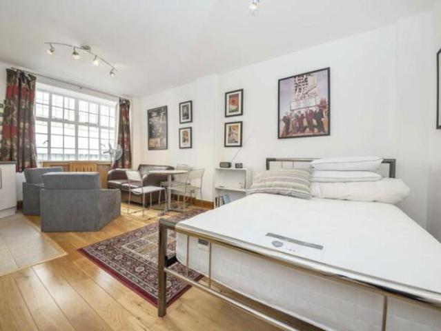 Studio flat for rent in Woburn Place, Bloomsbury, WC1H
