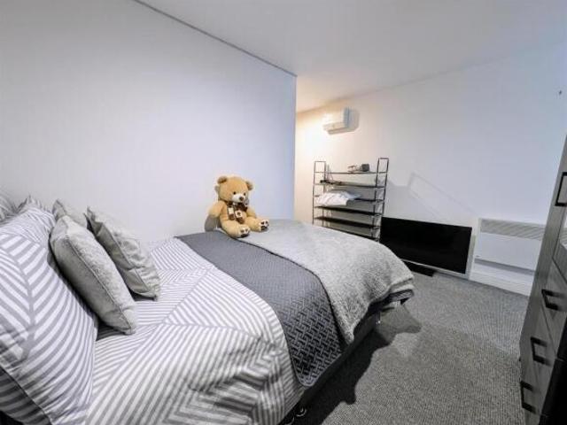 Studio flat for rent in Wolstenholme Square, Liverpool, L1