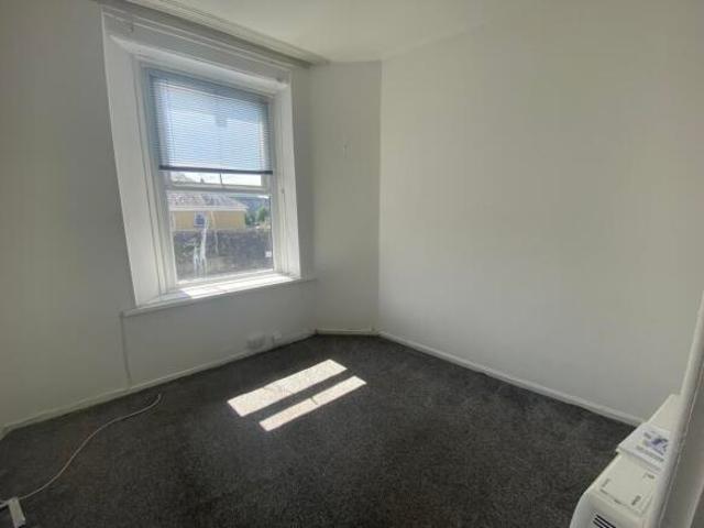 Studio flat for rent in Wyndham Place, PL1