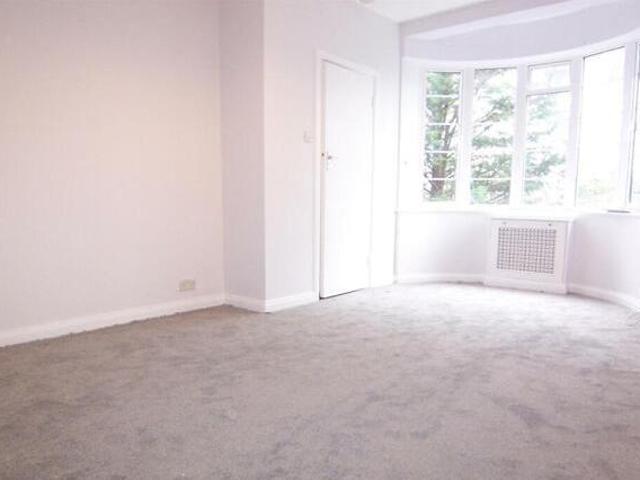 Studio Flat For Rent In Wyke Road