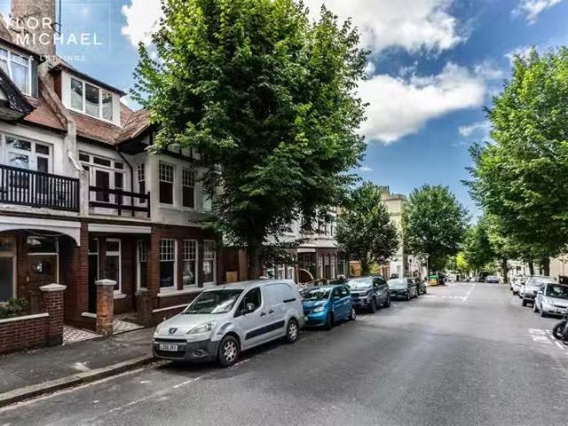 Studio flat for rent in York Avenue, Hove, BN3