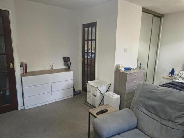 Studio flat for rent in York Rise, Orpington, BR6