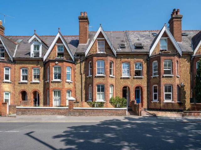 Studio flat for rent in York Road, Guildford, GU1