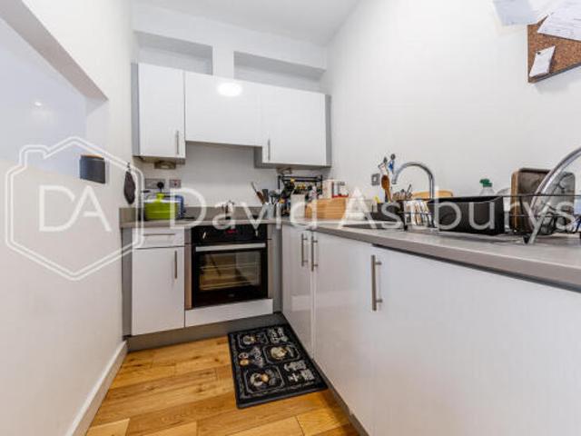 Studio flat for rent in York Way, King's Cross, London, N1