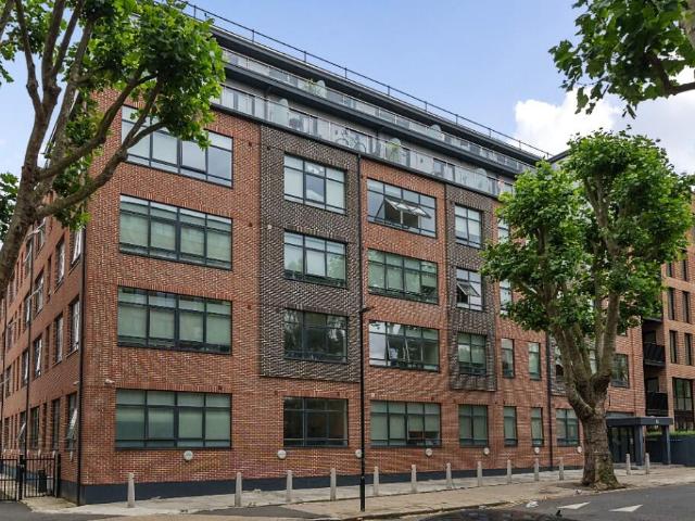 Studio flat for rent in Zenith House, London, N15