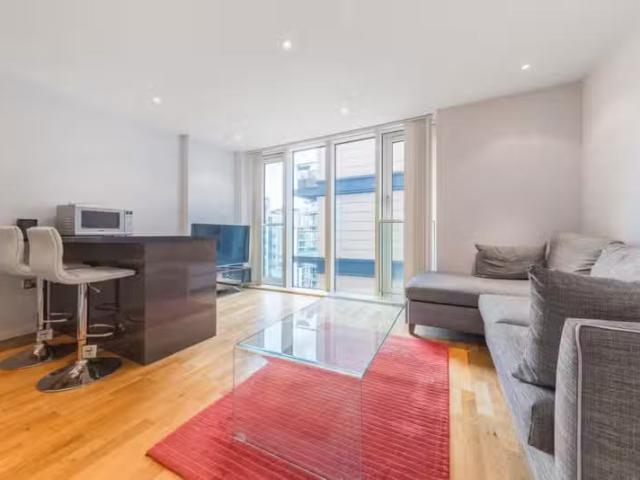 Studio flat for rent in Ability Place, London, E14
