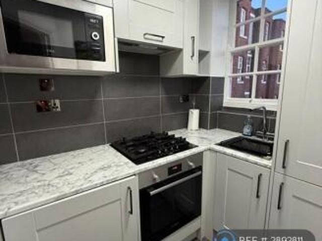 Studio flat for rent in Addison House, London, NW8