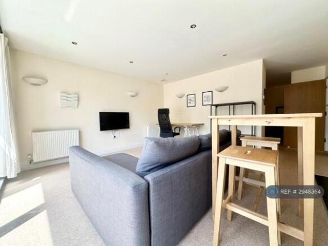Studio flat for rent in Adriatic Apartments, London, E16