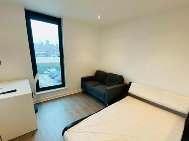 Studio Flat For Rent In Alma Street