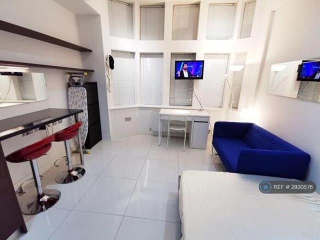 Studio flat for rent in Albany House, Camden, London, WC1H