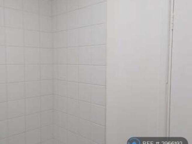 Studio flat for rent in Albert Road, Poole, BH12