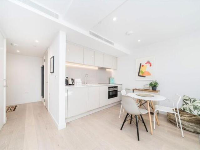 Studio flat for rent in Albion Place, Hammersmith, W6