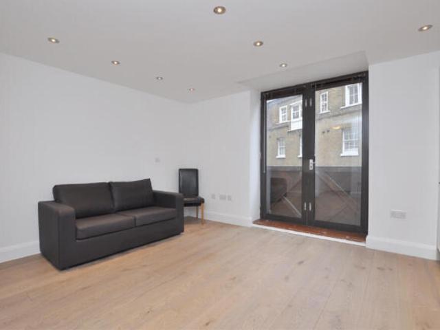 Studio flat for rent in Aldersgate Court, Bartholomew Close, City Of London, EC1A