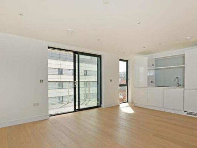 Studio Flat For Rent In Aldgate, London