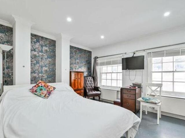 Studio Flat For Rent In Aldgate, London