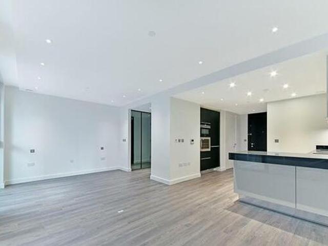Studio Flat For Rent In Aldgate, London