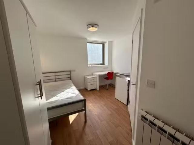 Studio flat for rent in All Bills Included! BH1
