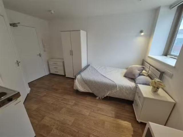 Studio flat for rent in ALL BILLS INCLUDED! exc council tax.