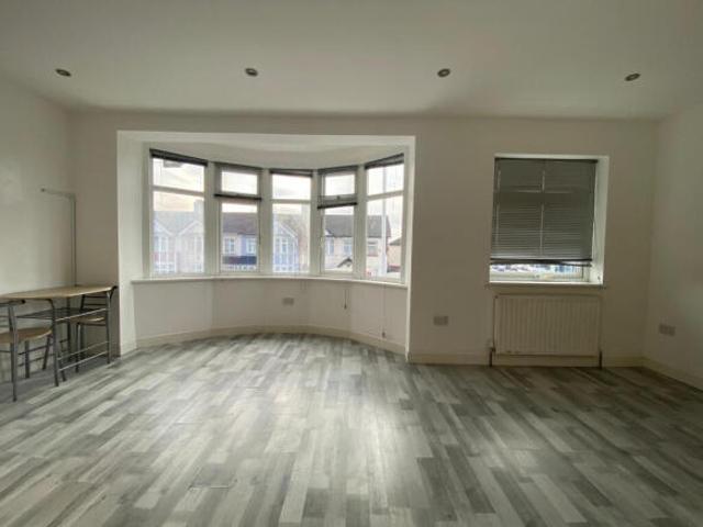 Studio flat for rent in All Bills Included/Aldborough Road South, Ilford IG3