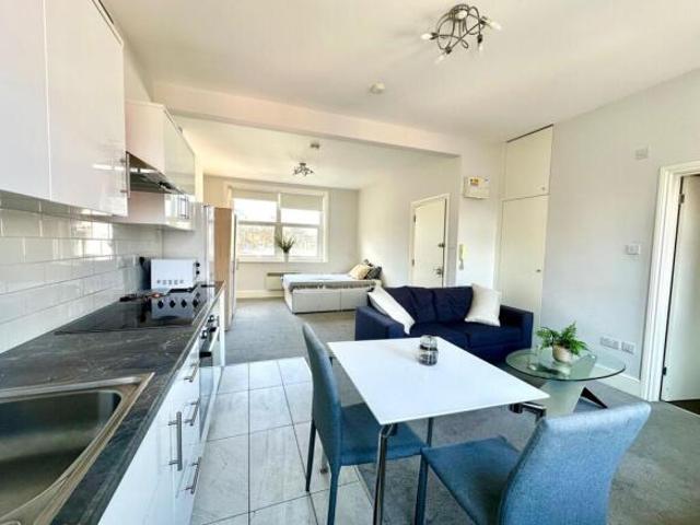Studio flat for rent in Allitsen Road, London, NW8