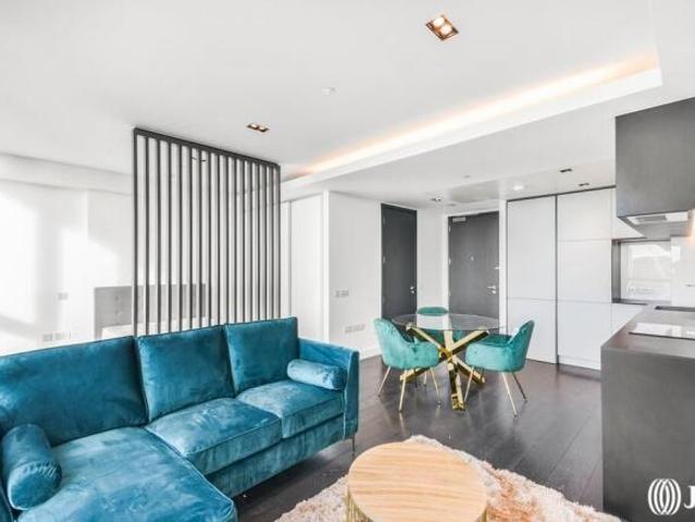 Studio flat for rent in Amory Tower, Marsh Wall, E14