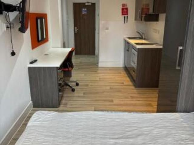 Studio flat for rent in Andromeda House, SO15