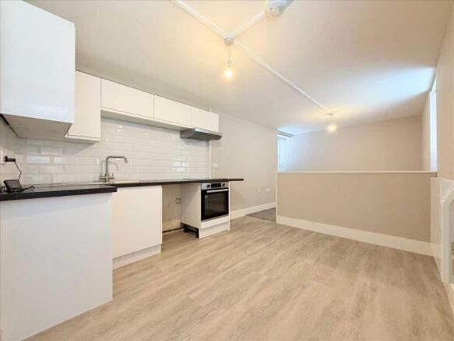 Studio flat for rent in Anstis Street, Plymouth, PL1