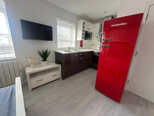 Studio flat for rent in Ashley Road, Bournemouth, Christchurch Poole, BH1
