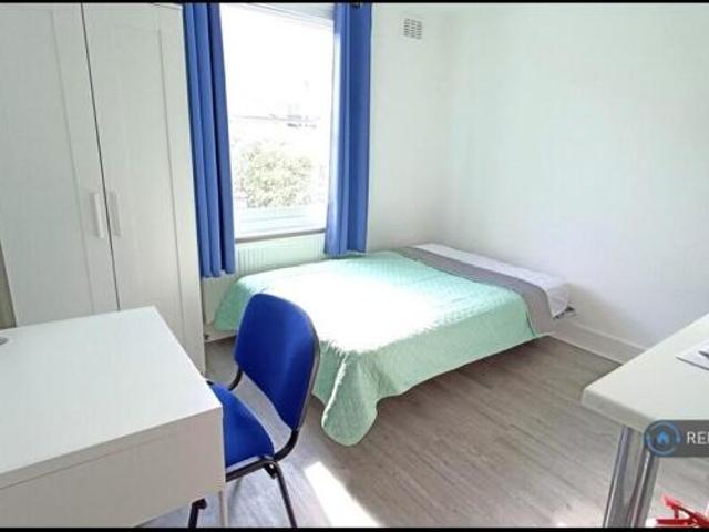 Studio flat for rent in Ashmore Road, London, W9