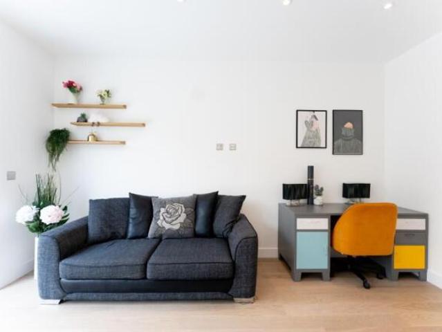Studio flat for rent in Aston Terrace, Cambridge, Cambridgeshire, CB3