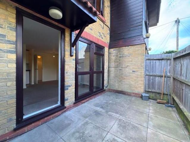 Studio flat for rent in Armada Court, Elm Avenue, Chatham, Kent, ME4