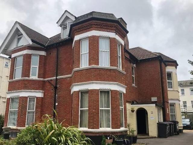 Studio flat for rent in Argyll Road Bournemouth Dorset BH5