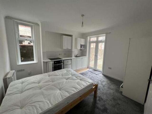 Studio flat for rent in Arthur Road, Southampton, SO15