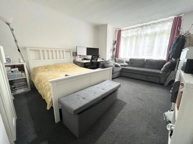 Studio flat for rent in Athelney Court, Grove Road, Bournemouth, BH1