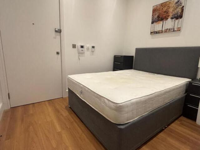 Studio flat for rent in Atria House, Slough, SL1