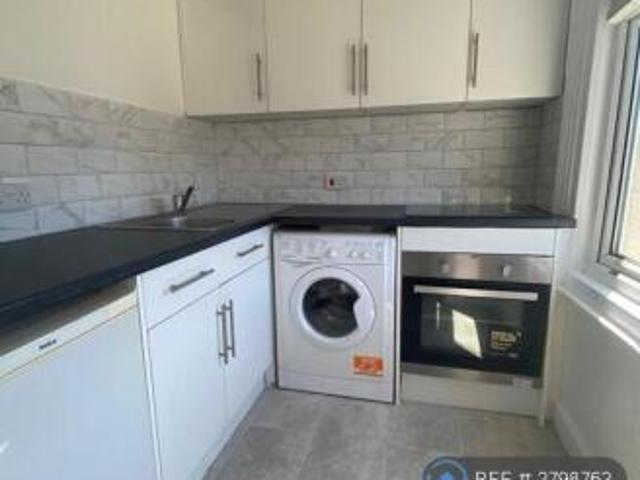 Studio flat for rent in Auckland Road, London, SE19