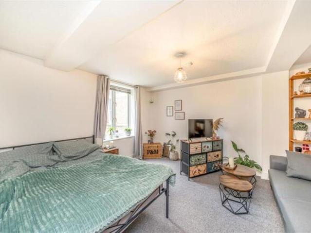 Studio flat for rent in Avonley Road, New Cross, SE14