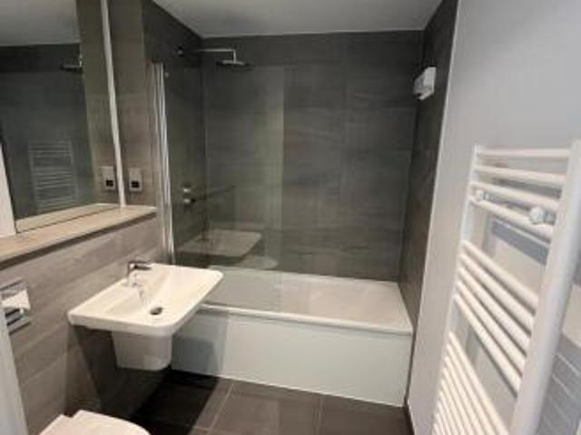 Studio flat for rent in Axis Tower, Whitworth Street West, Manchester, M1