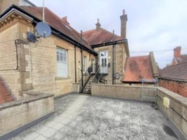 Studio flat for rent in Bank Flat Gillingham SP8