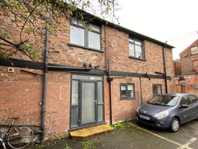 Studio flat for rent in Back Grafton Street Altrincham WA14 1DY WA14