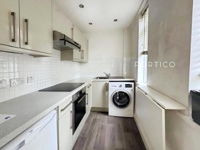 Studio flat for rent in Balham High Road, London, SW17