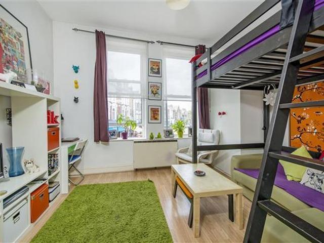 Studio flat for rent in Balham High Road, SW12