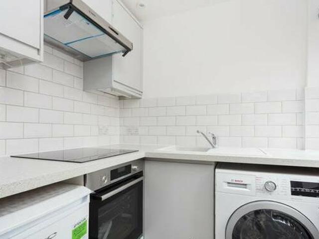 Studio flat for rent in Balham High Road SW17